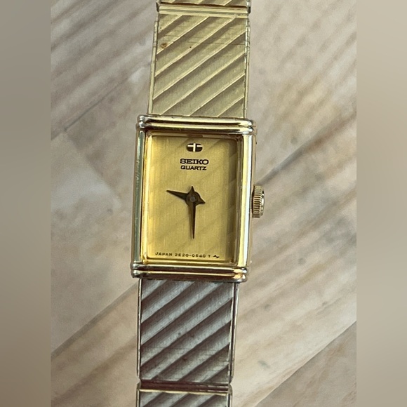 Seiko | Accessories | Seiko Ladies Watch Vintage Striped Gold Tone Bracelet And Dial | Poshmark